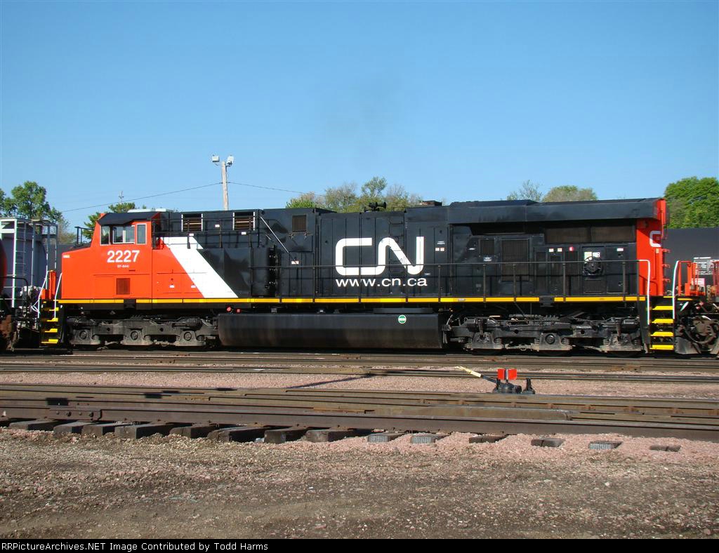 CN 2227